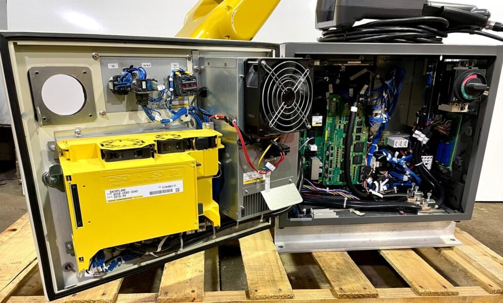 FANUC LR Mate 200iD/7L Robot | R-30iB Plus | Universal Robotic Inc