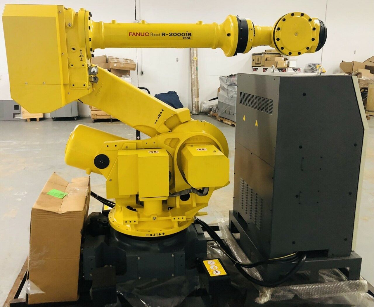 Fanuc R-2000iB/175L | FoundryPRO | Universal Robotic Inc