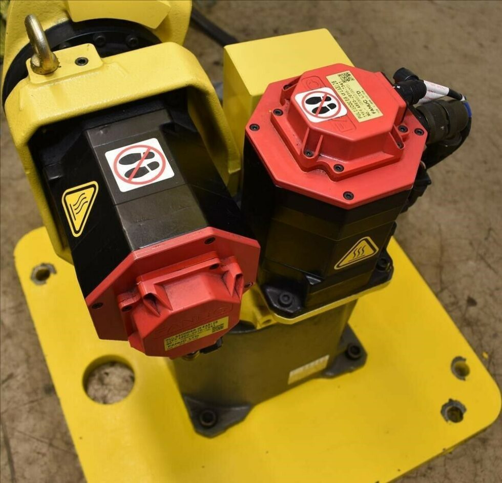 FANUC M-10iA | Universal Robotic Inc