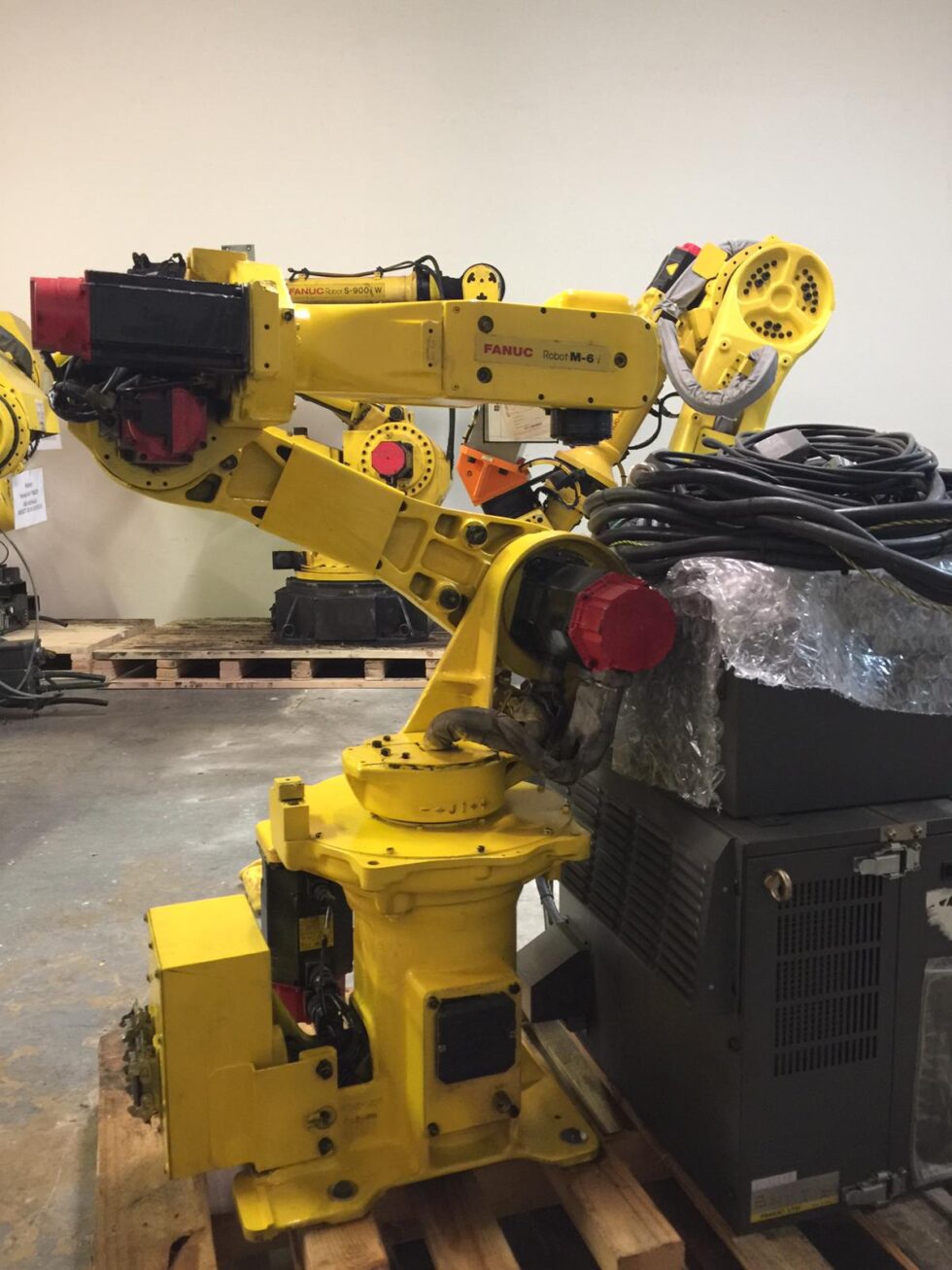 Fanuc M-6i Rj2 | Industrial Robot | Universal Robotic inc