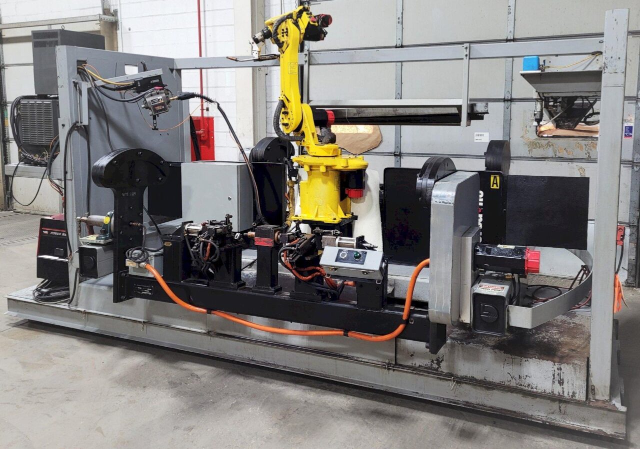 Genesis Versa RC3L Turntable Robotic Welding cell | Universal Robotic Inc