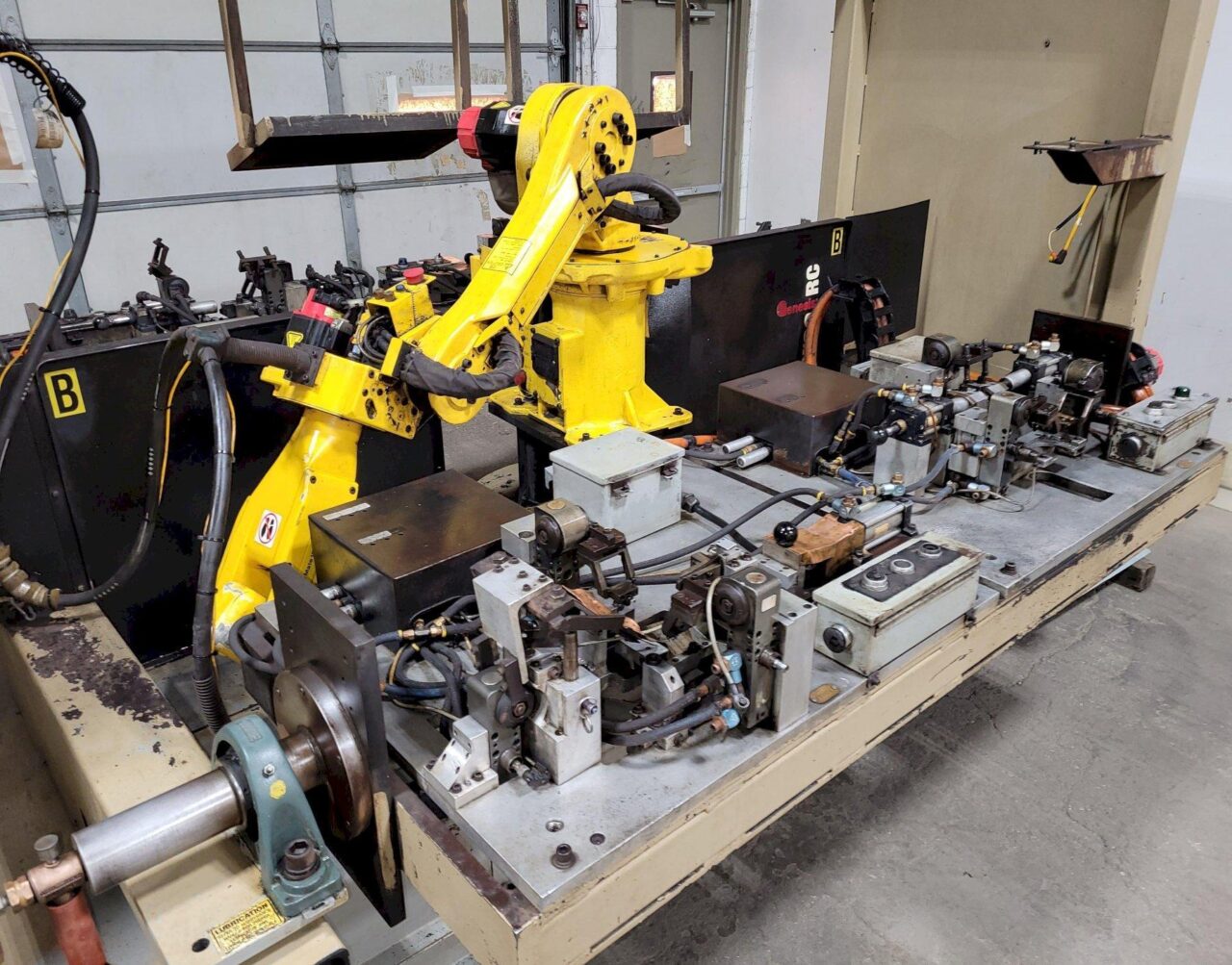 Genesis Versa RC3L Turntable Robotic Welding cell